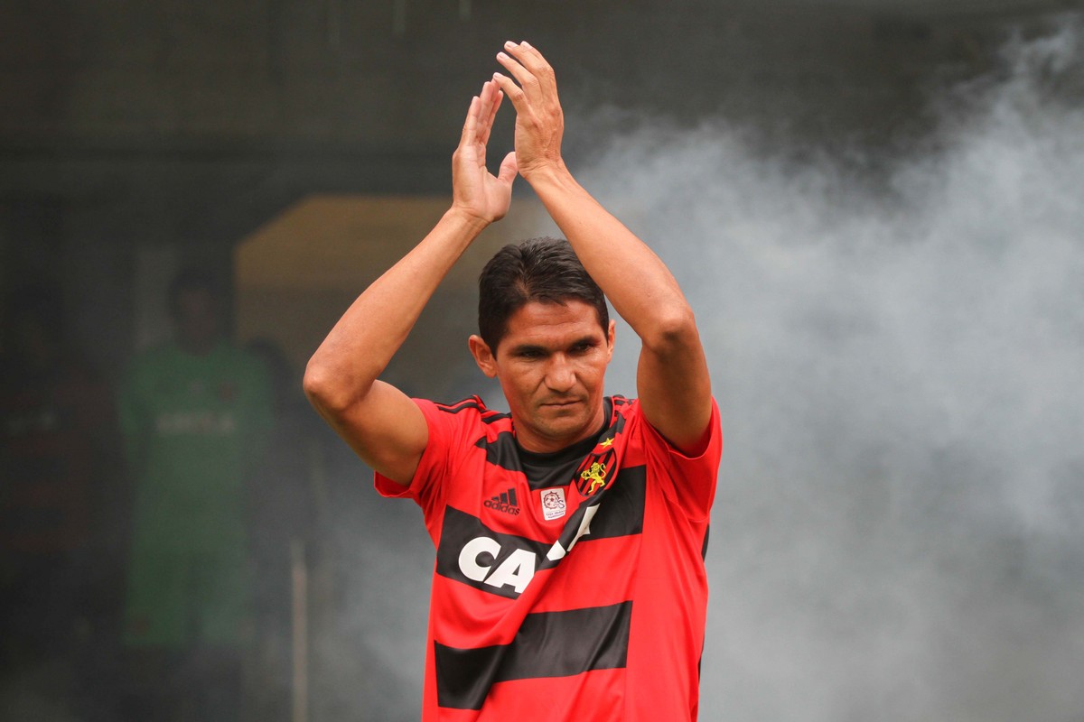 Ídolo do Sport, Durval revela renovação de contrato: "Acertei por mais ...