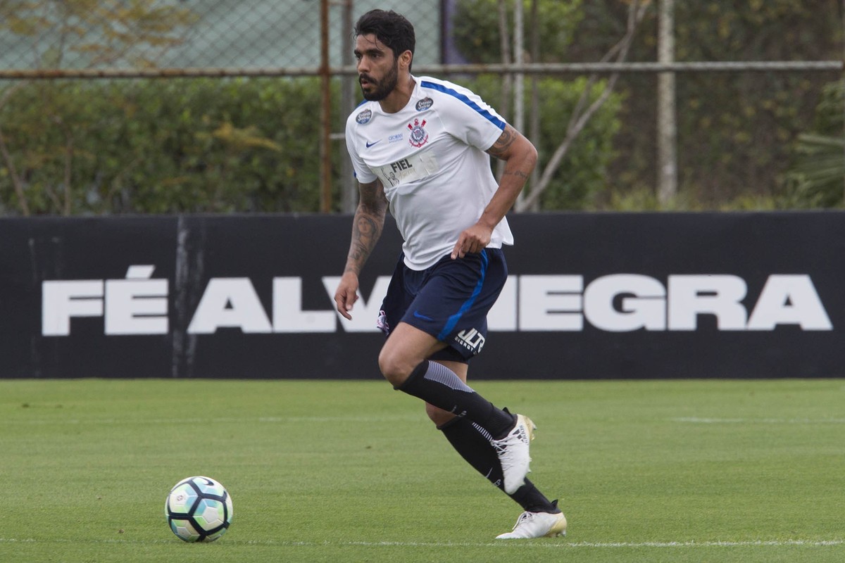Vilson em campo, Léo Santos fora: as mudanças na defesa do Corinthians ...