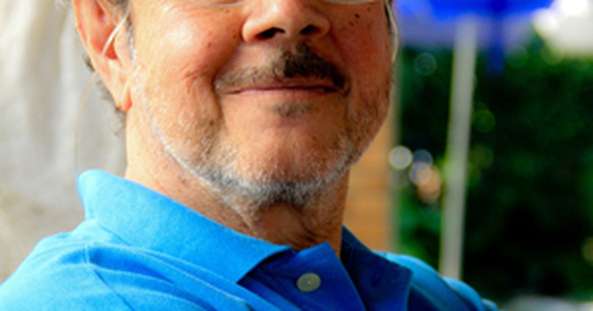 G1 - Poeta baiano Ruy Espinheira Filho ministra oficina gratuita em ...