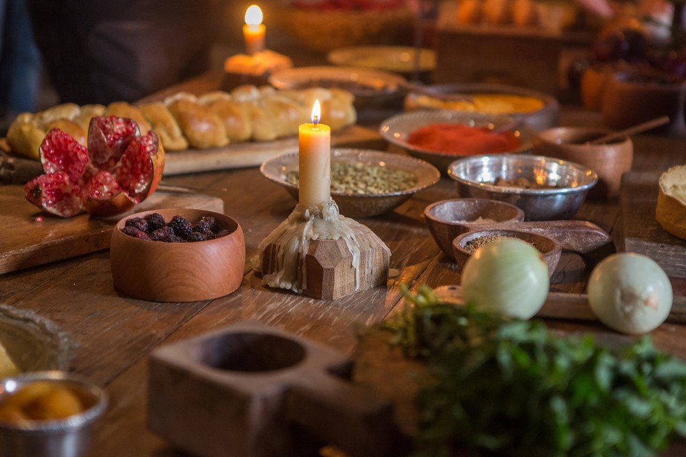 Vídeo mostra detalhes reais de cozinha medieval, em 'Deus Salve o Rei ...