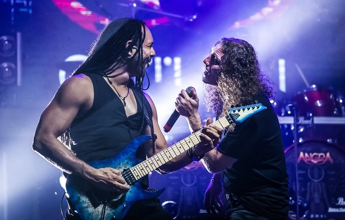 Fabio Lione e Marcelo Barbosa, da banda Angra, realizam show acústico ...