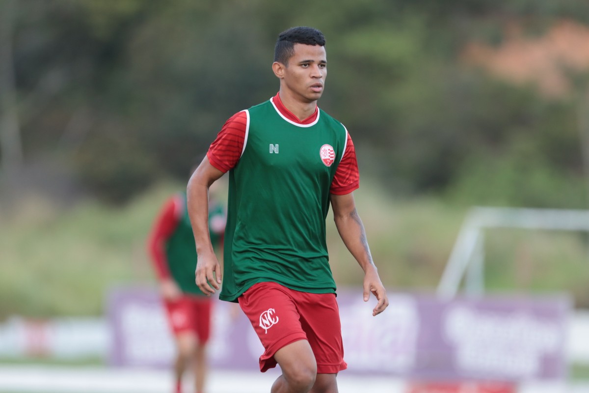 Após cumprir suspensão, Erick reforça Náutico para partida contra ...