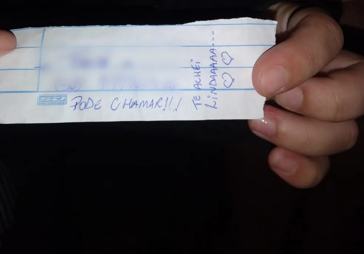 Polícia investiga homem suspeito de entregar bilhete a menina de 13 anos em SC: 'Te achei linda ...