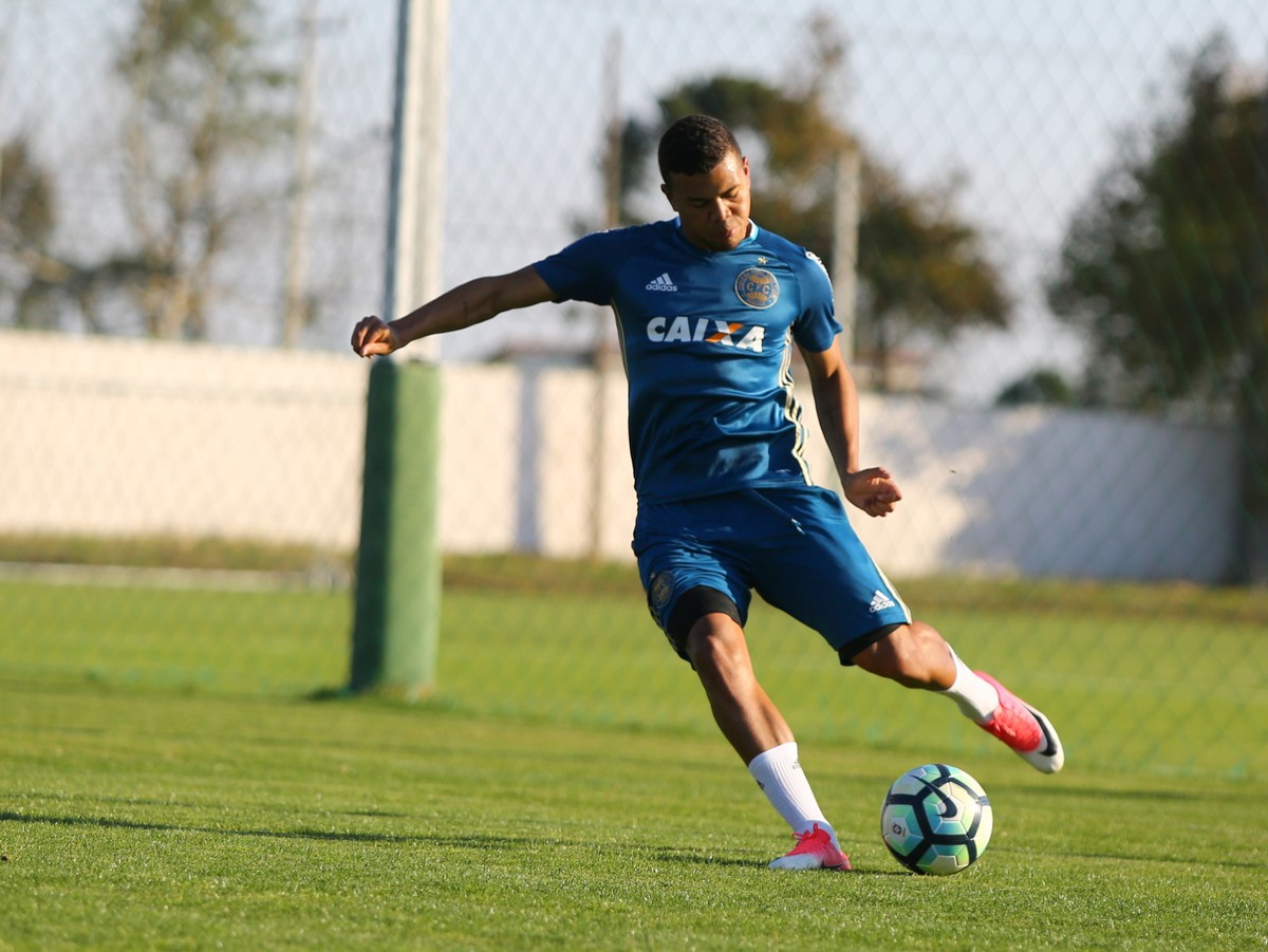 Yan Sasse comenta proposta do Bahia e mira titularidade no Coritiba ...