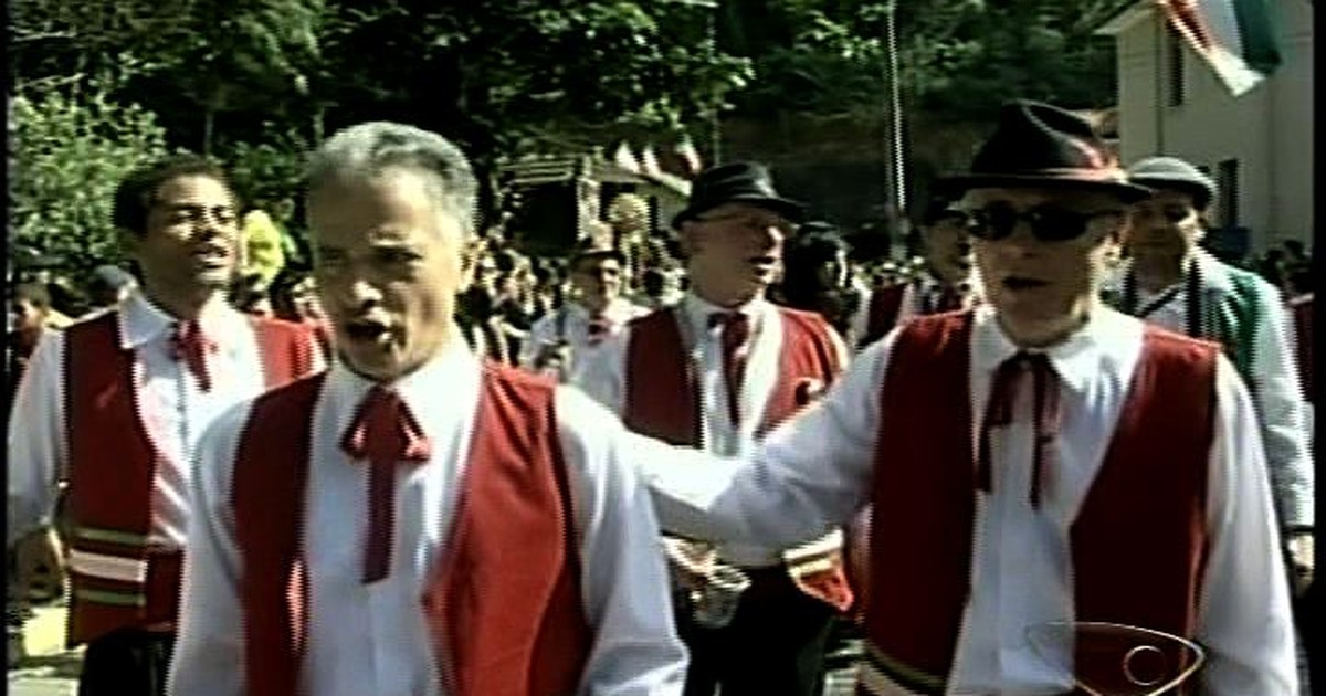 G1 - Mais de 45 mil pessoas participam de 'carretela' em Santa Teresa ...