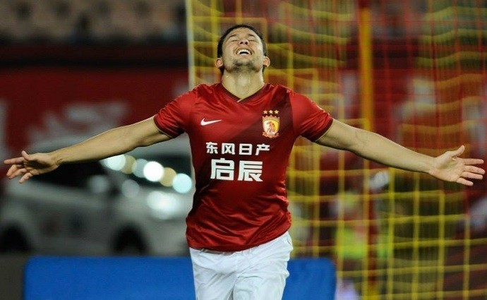 Elkeson marca três vezes, e líder Guangzhou goleia por 6 a 0 no Chinês ...