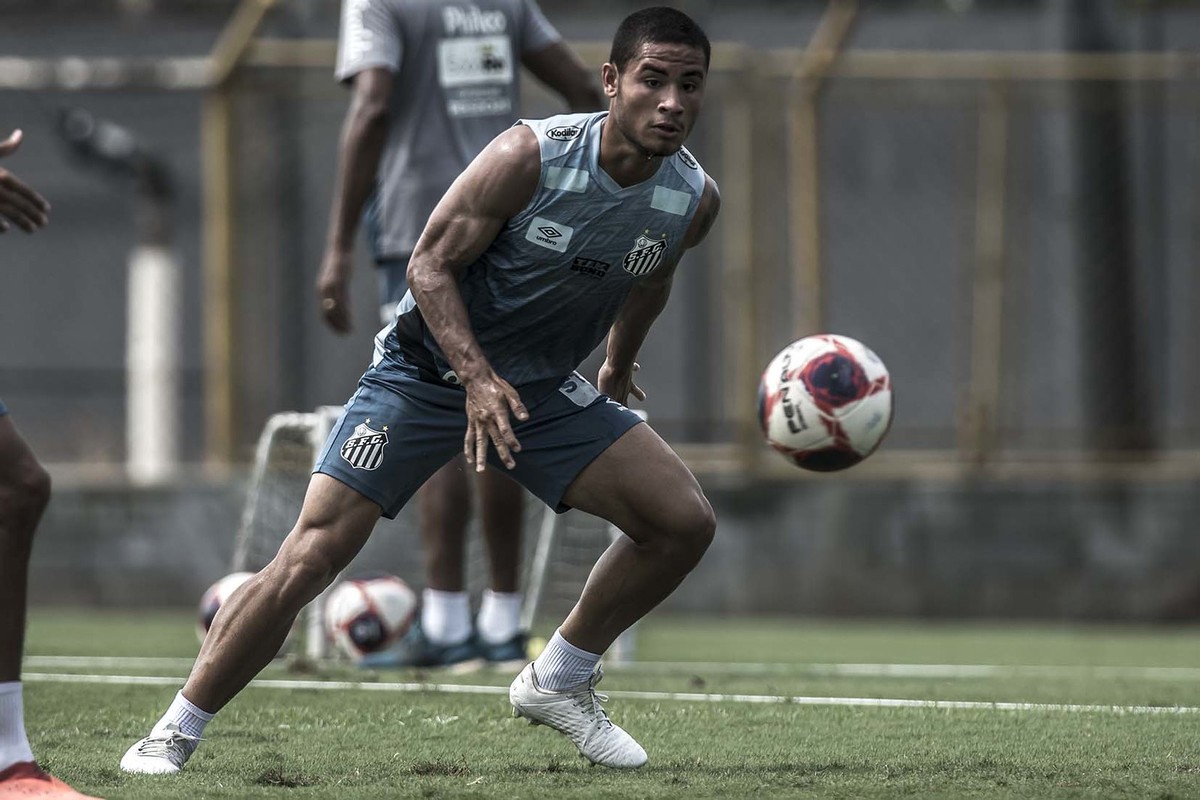 Santos negocia renovação contratual de Kevin Malthus | santos | ge