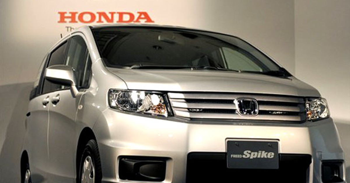 Auto Esporte - Honda começa a vender a minivan Freed Spike no Japão