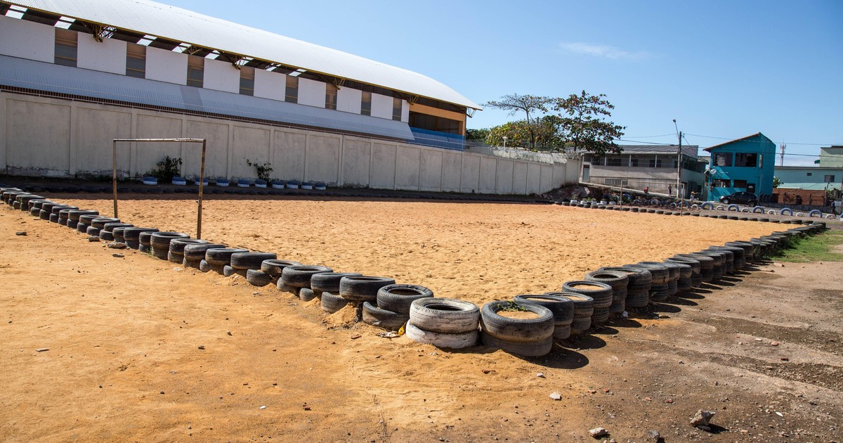 G1 - Lixão vira campinho de futebol de areia - notícias em Serra ...