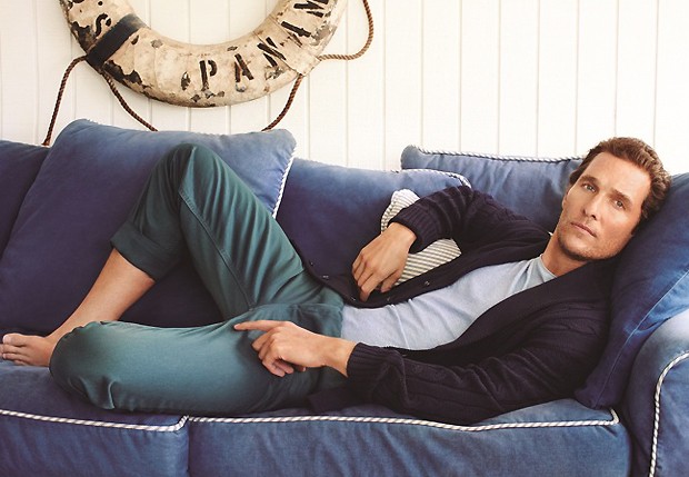 Matthew McCounaghey posa para campanha em Malibu - Quem | Moda
