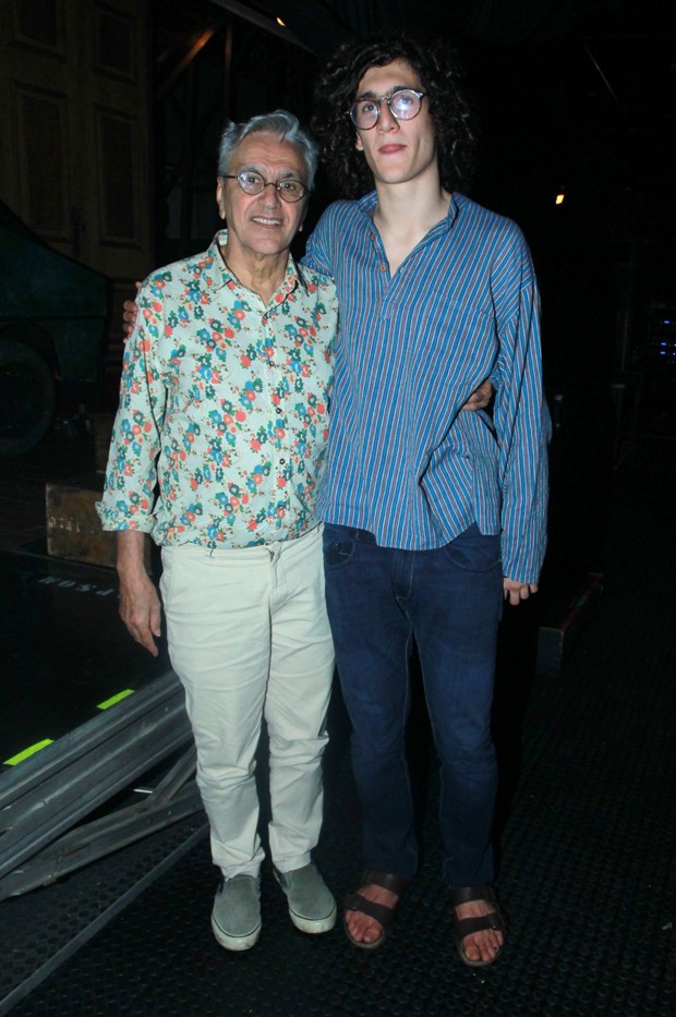 Papai orgulhoso! Caetano Veloso prestigia show de banda do filho Tom ...