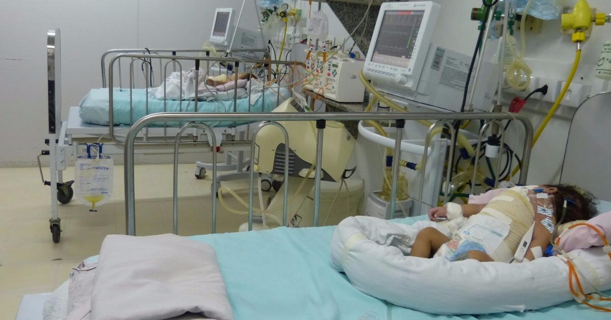 G1 - Termina cirurgia de separação de siamesas da Bahia, em Goiânia ...