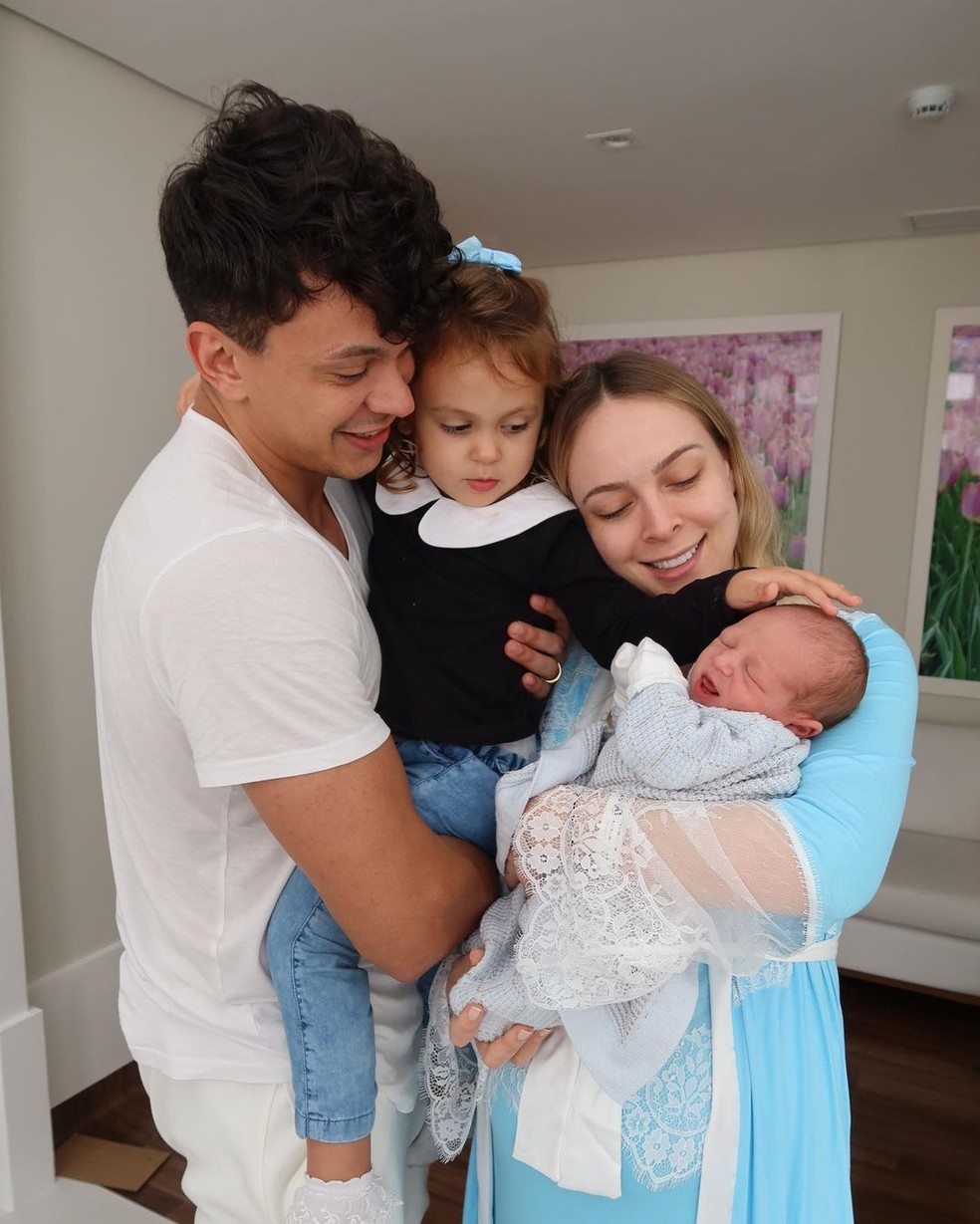 Nasce Caio, segundo filho de Tata Estaniecki e Julio Cocielo - Alagoas ...