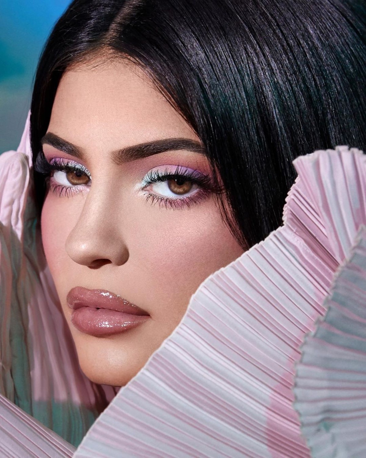 Kylie Jenner fatura R$2,5 bi com a venda da metade de sua marca ...