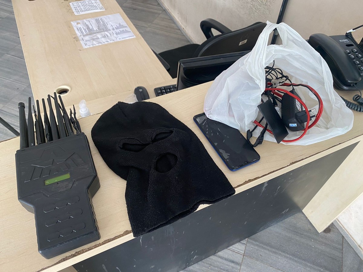 Policial reage a tentativa de assalto, atira em bandido e apreende equipamento usado para ...