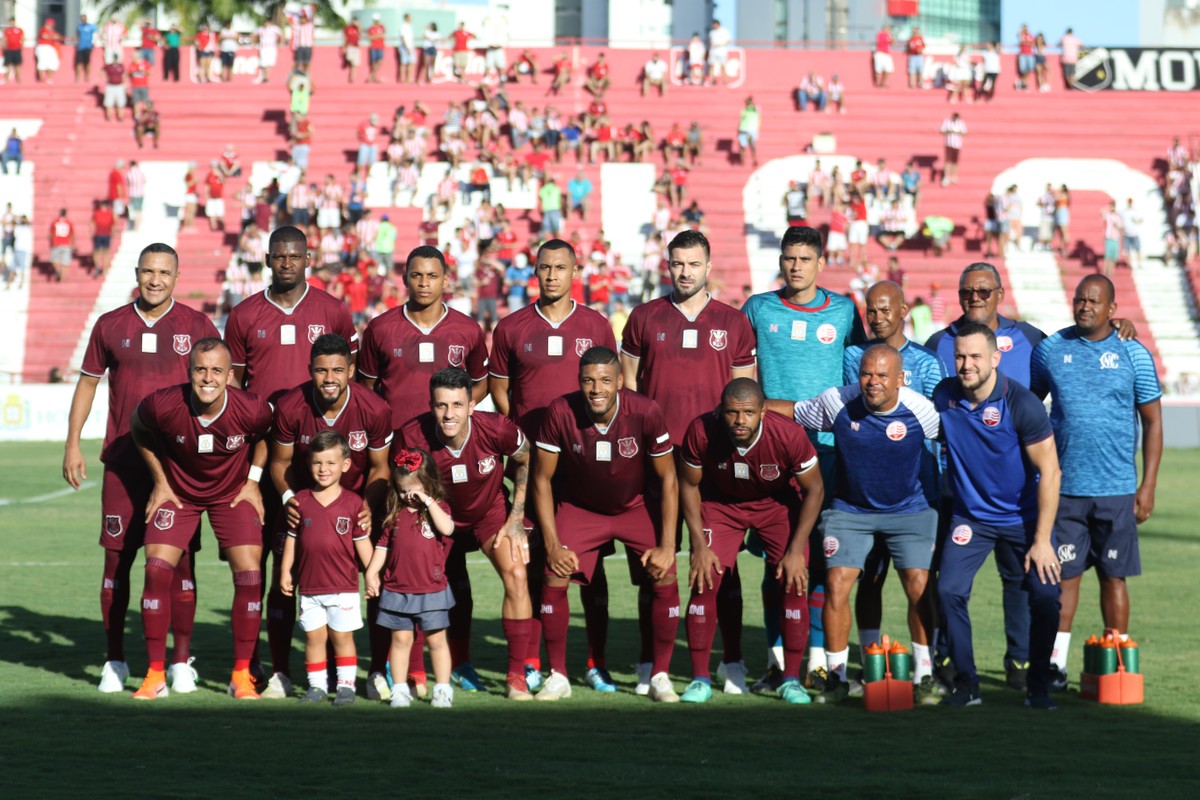 Campo, torcida e técnico: as primeiras impressões de quatro dos ...