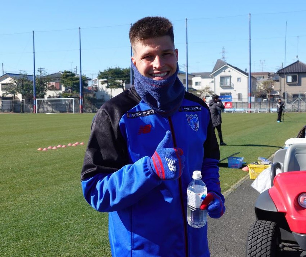 Emprestado pela Chapecoense, Perotti é apresentado no FC Tokyo ...