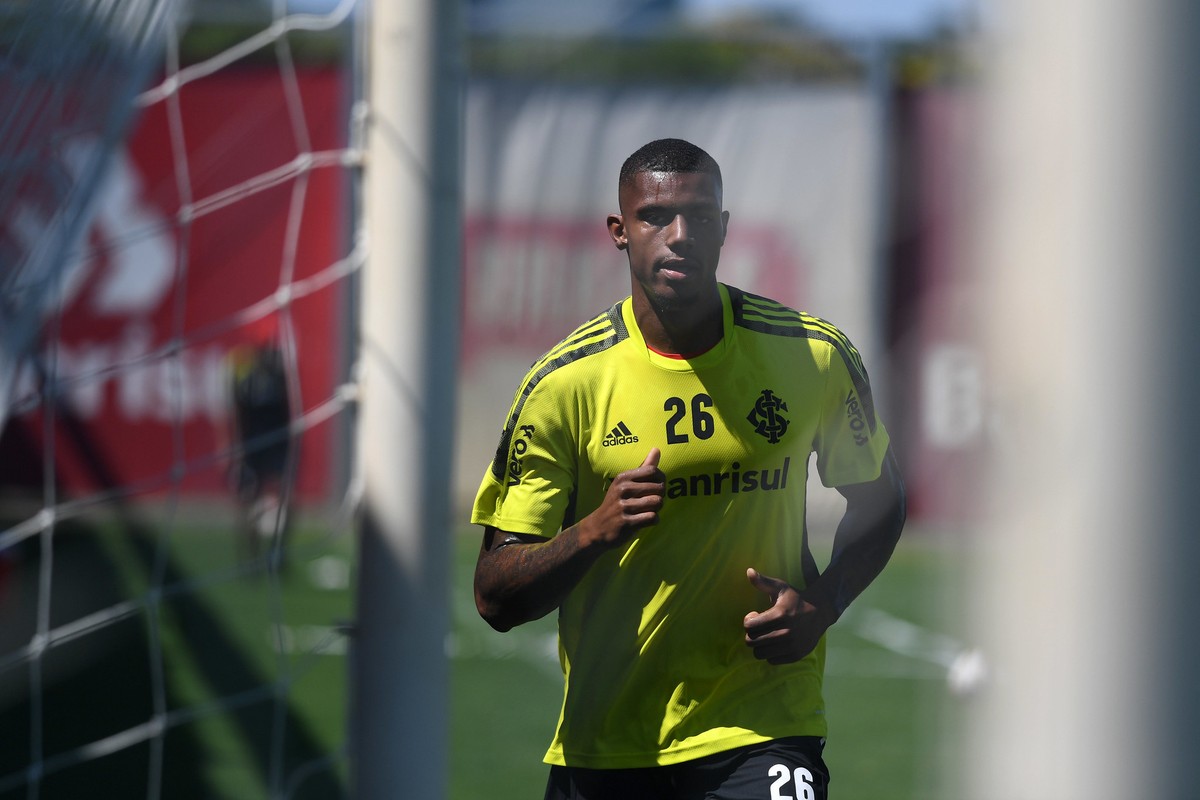 Imposição física, visão de jogo e finalização impressionam em treinos ...