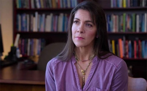 Após 17 anos visitando túmulo do pai, filhos descobrem que uma mulher ...