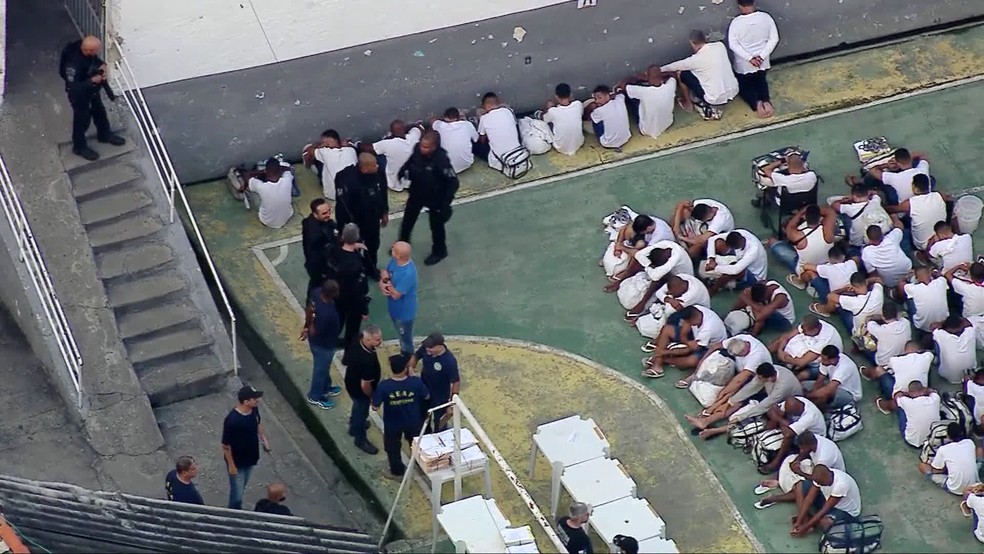 Operação transfere presos de cadeia em Niterói, no RJ | Rio de Janeiro | G1