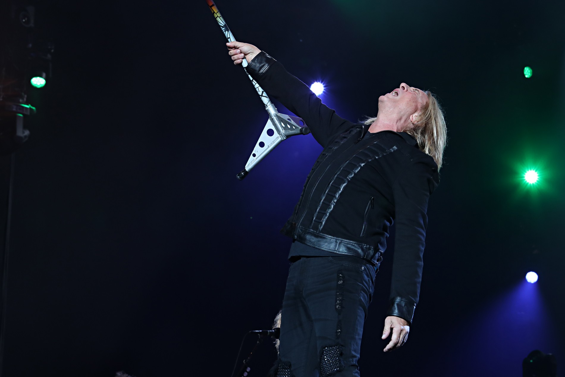 def-leppard-e-m-tley-cr-e-anunciam-shows-em-s-o-paulo-curitiba-e-porto