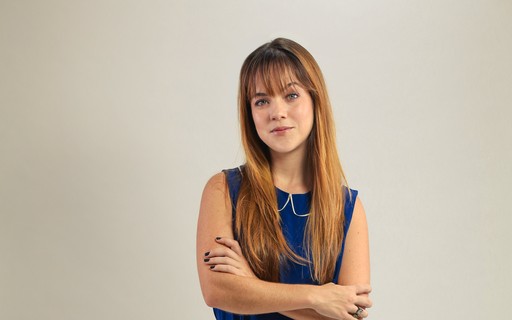 "Penso bastante sobre adotar", diz atriz de "Amor de mãe" - Revista ...