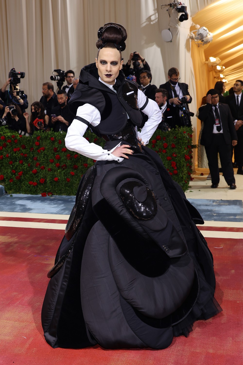 Met Gala 2022: veja os looks do tapete vermelho do maior evento de moda ...