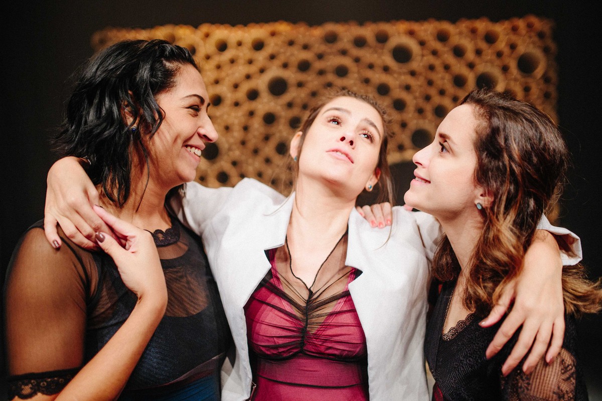 Espetáculo ‘Ela’ aborda relação entre duas mulheres após diagnóstico de ...