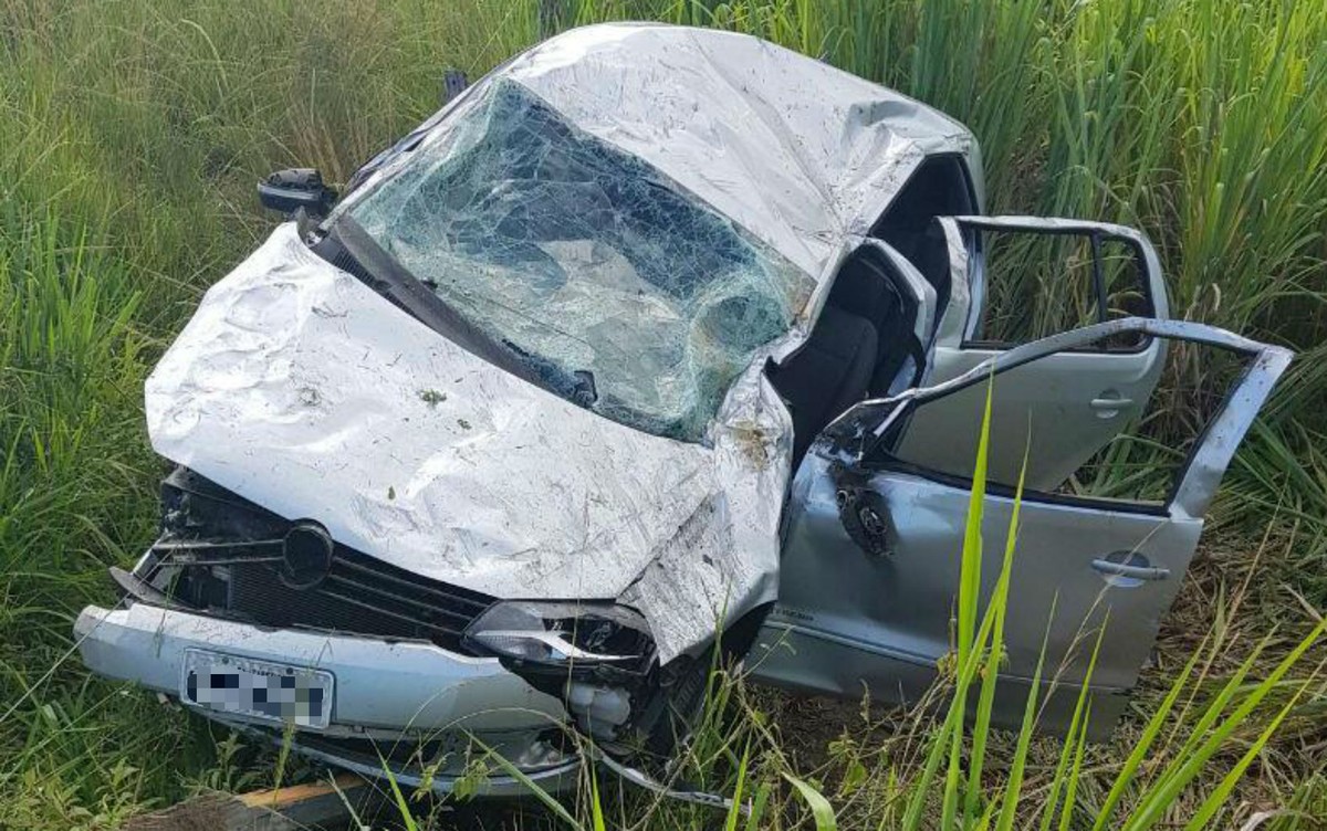 Jovem morre em capotamento após perder controle de carro e cair em ribanceira na Bahia | Bahia | G1