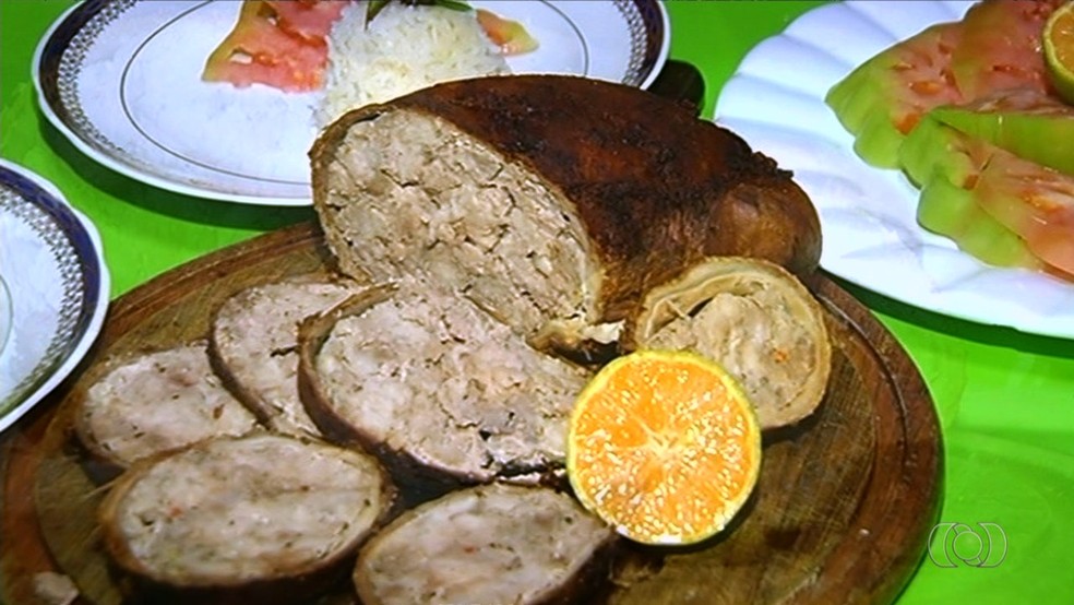 Chef de cozinha de Catalão ensina como fazer bucho de porco recheado ...