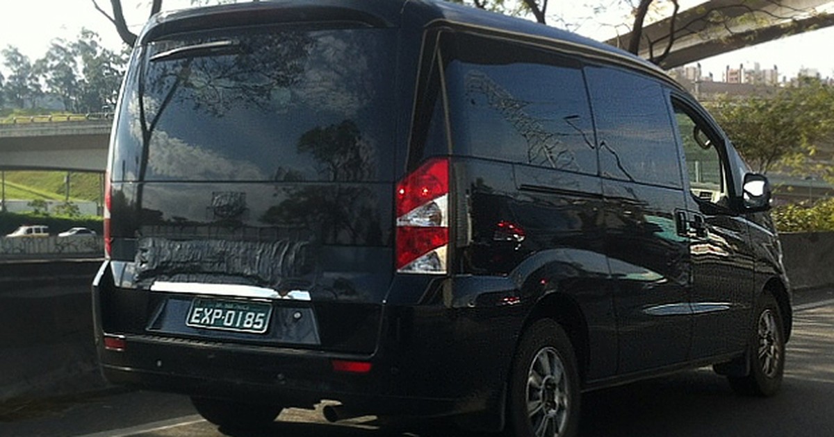 Auto Esporte - Internauta flagra van Jac T8 rodando em São Paulo