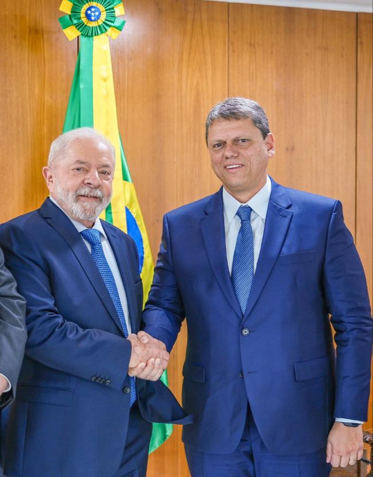 Após Reunião Lula Publica Foto Com Tarcísio E Mensagem Com Nome Da