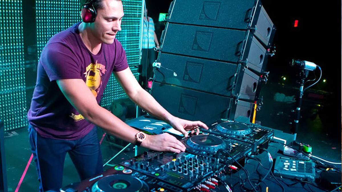 DJ Tiësto fará primeiro show transmitido pelo Twitter na CES 2012 ...