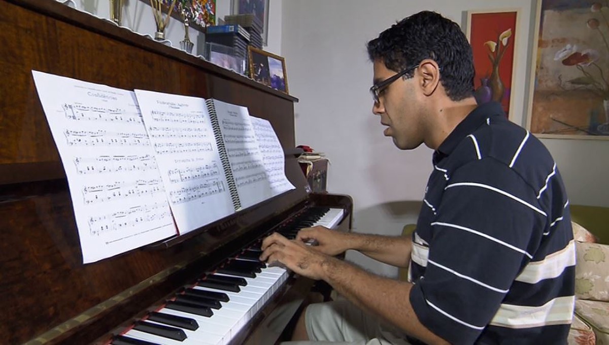 Homem autista encontra no piano uma forma de se comunicar: 'transformou ...