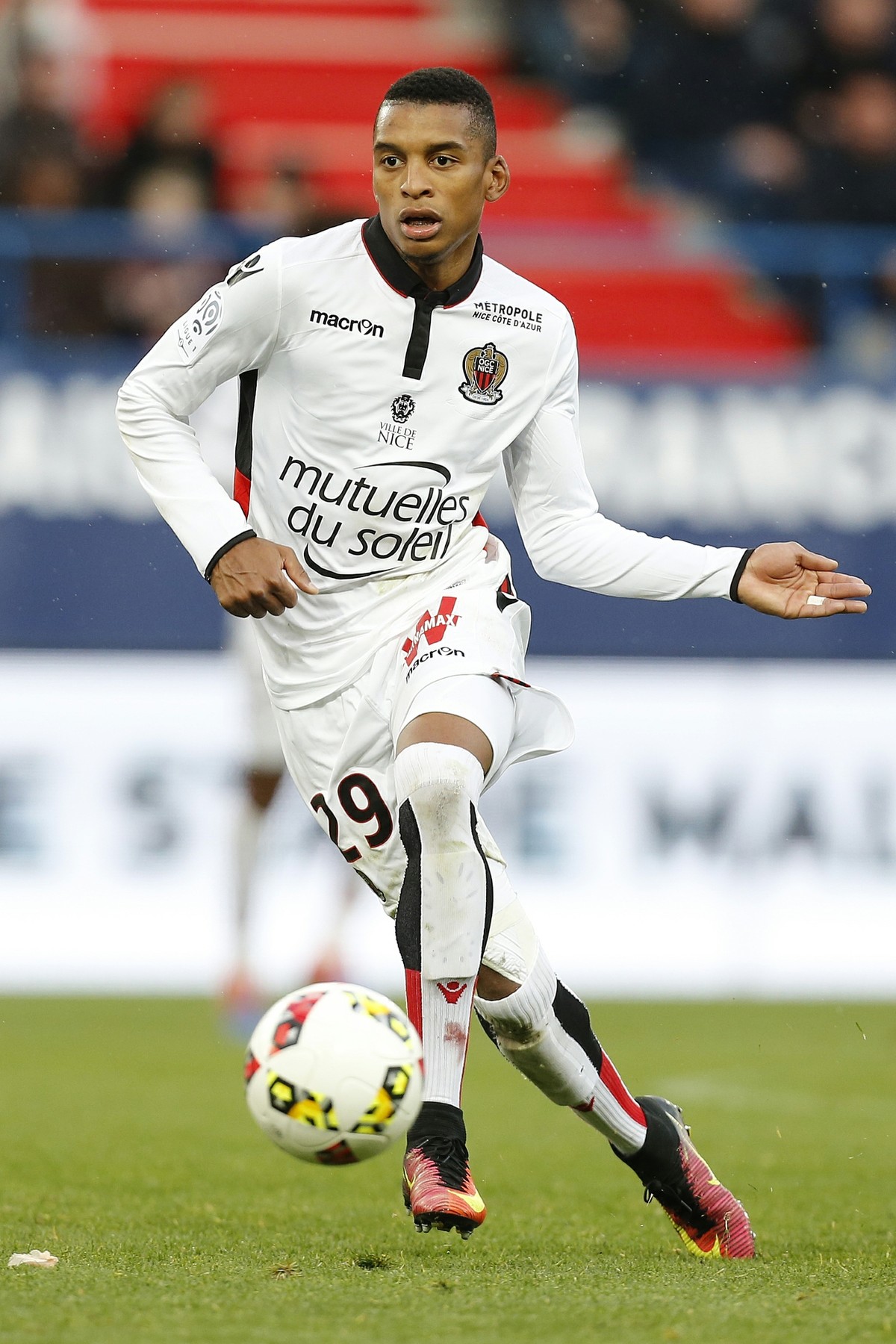 Inter intensifica busca por Dalbert, que manifesta desejo de deixar o ...