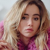 Quem - Suki Waterhouse