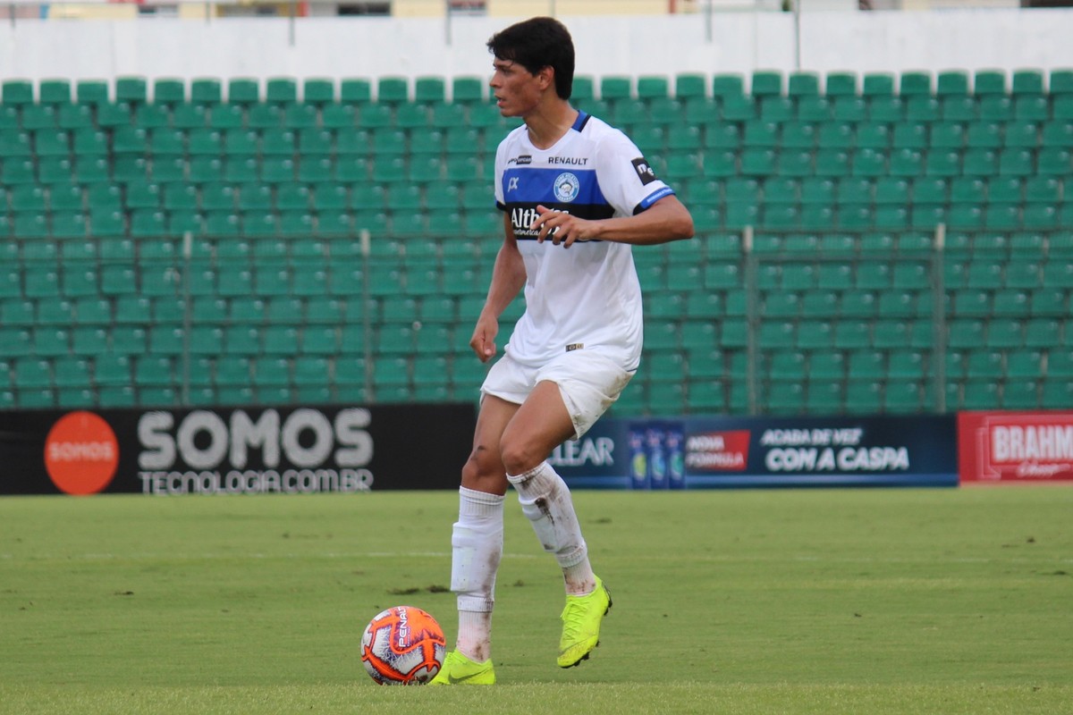 Tubarão acerta venda do lateral Jean para o futebol sueco | tubarão | ge