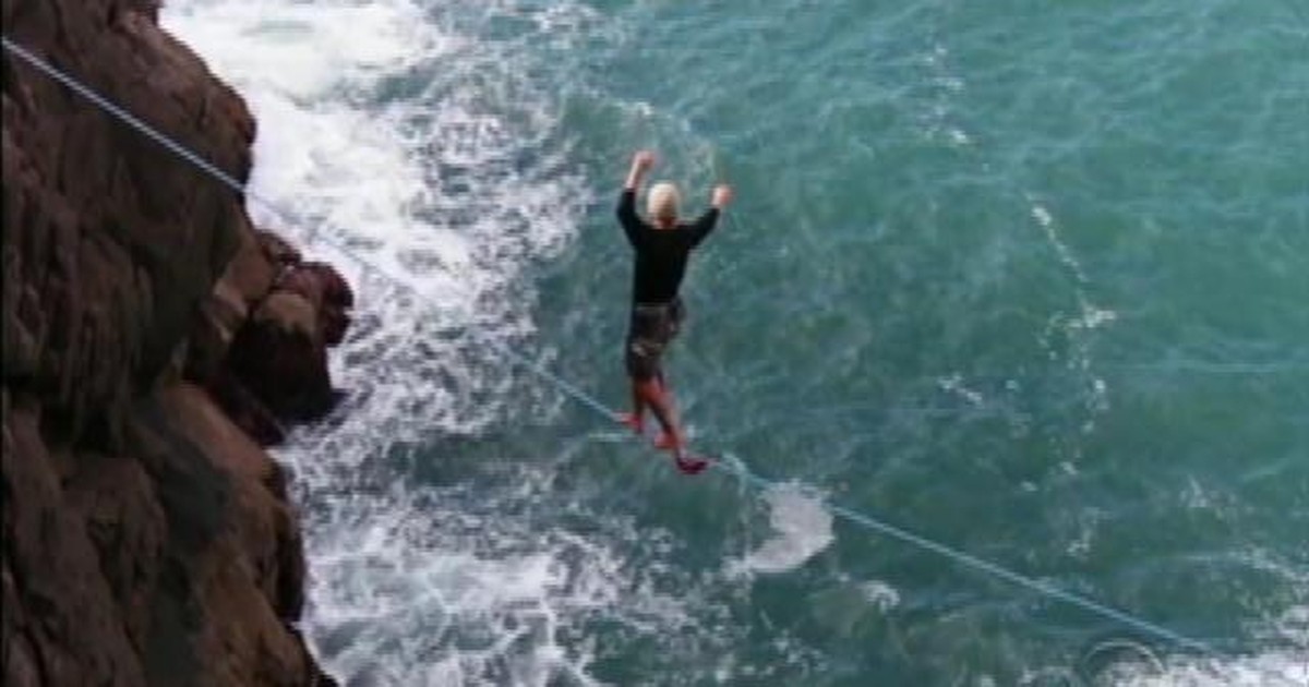 G1 - Praticantes de Slackline atravessam praias de Florianópolis; veja ...