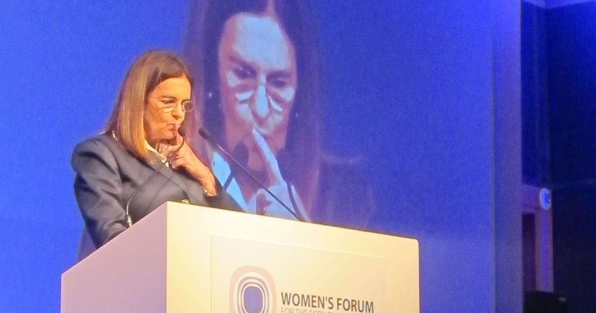 Economia - Preço da gasolina no país está muito defasado, diz Graça Foster