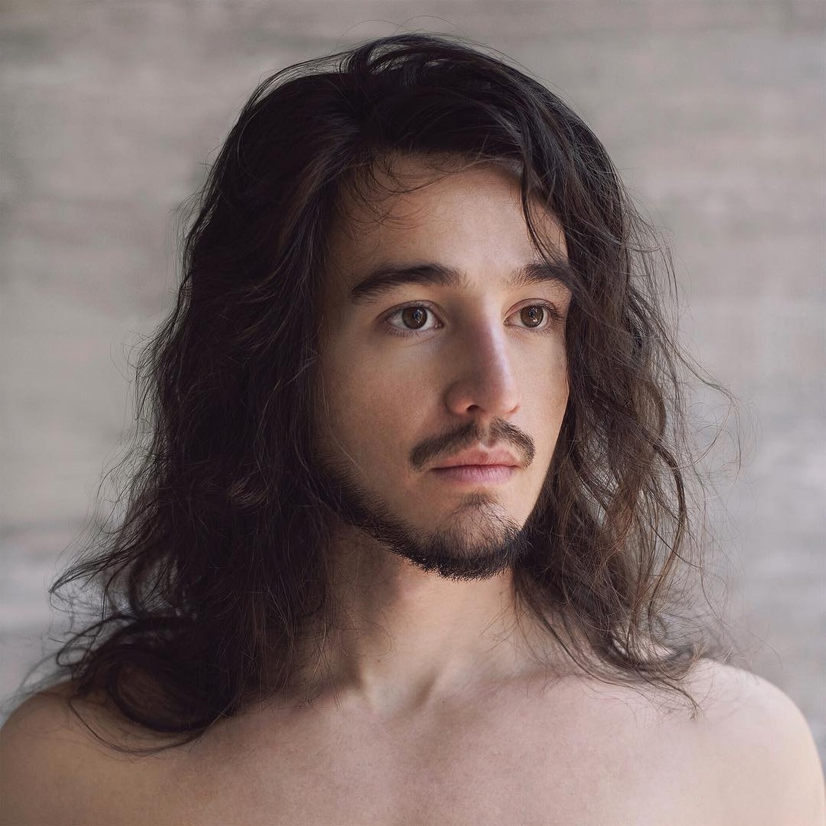 Tiago Iorc está de volta! Cantor lança álbum com 13 faixas após mais de ...