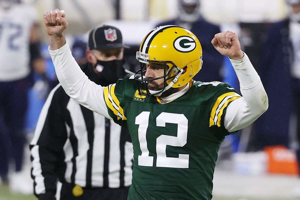 Aaron Rodgers comanda, e Packers atropelam Titans debaixo de neve em ...