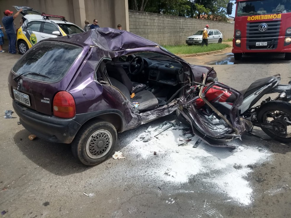 Motociclista fica gravemente ferido ao bater em carro em Ponta Grossa; VÍDEO | Campos Gerais e ...