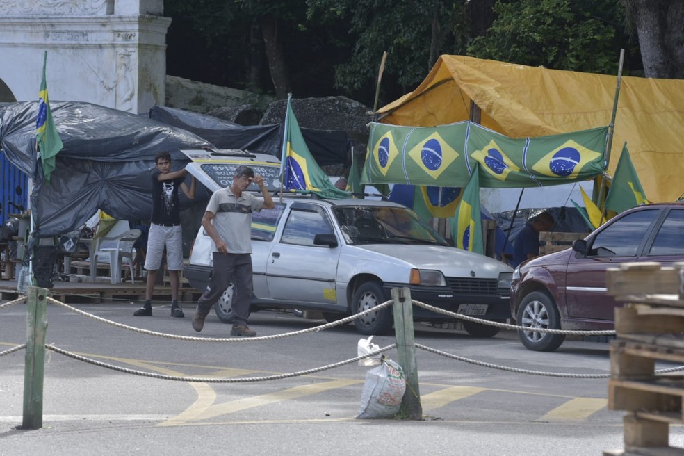 Fotos mostram local de acampamento bolsonarista no ES antes e depois de ...