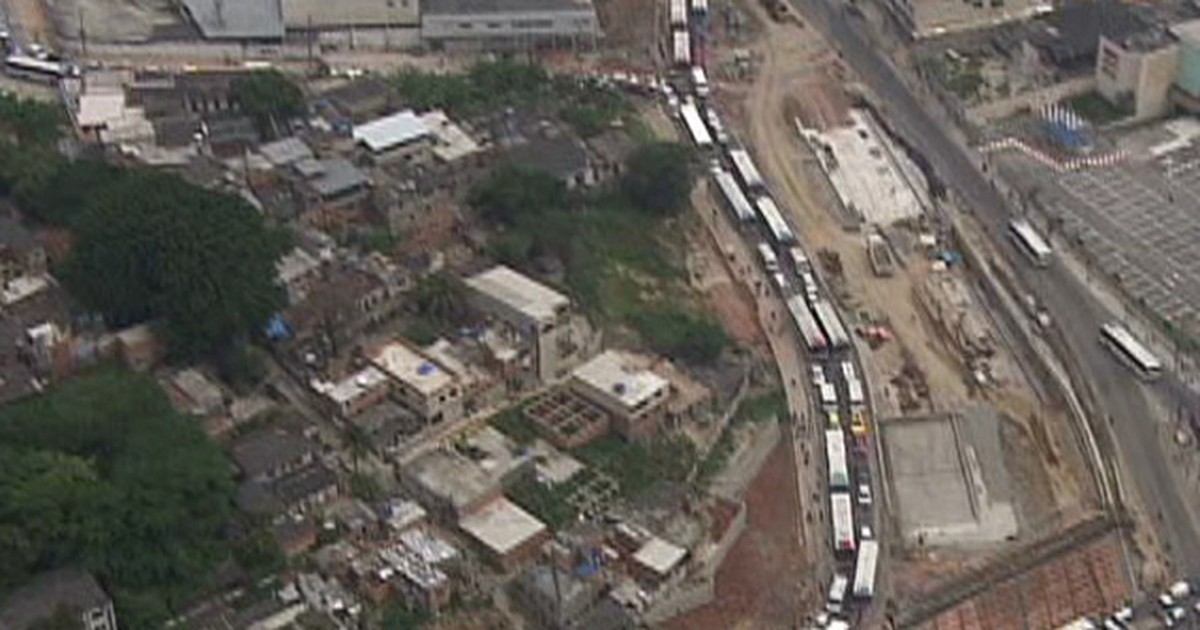 G1 - Rua no subúrbio do Rio é liberada após vazamento de gás - notícias ...