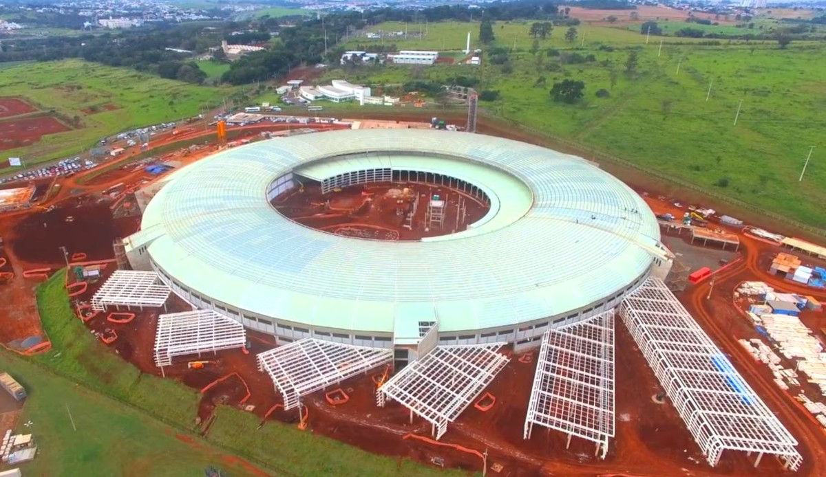 Sirius nasce com status de estrela científica internacional e luta por ...