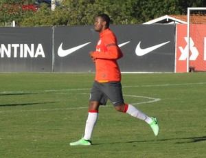Airton volta aos treinos no Inter, e Gabriel apenas corre no gramado ...