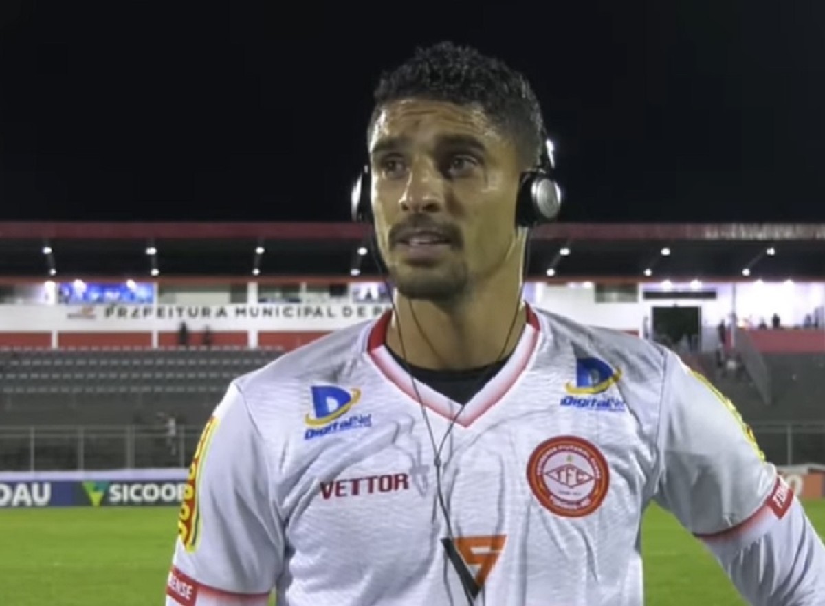 Daniel Amorim comemora gol pelo Tombense após nove meses sem marcar ...
