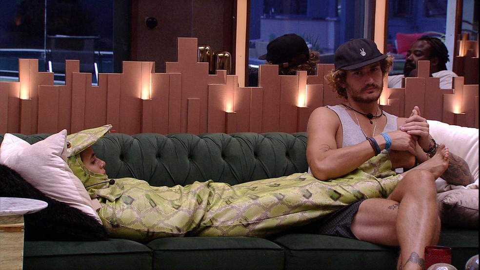 Resumo Bbb Gabriela Vibra Com Recado Da Família E Se Emociona Com