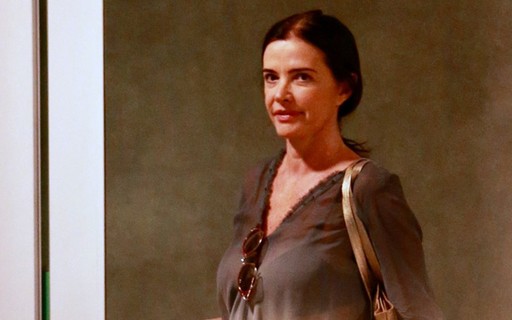 De make mínima, Luma de Oliveira vai às compras em shopping carioca ...