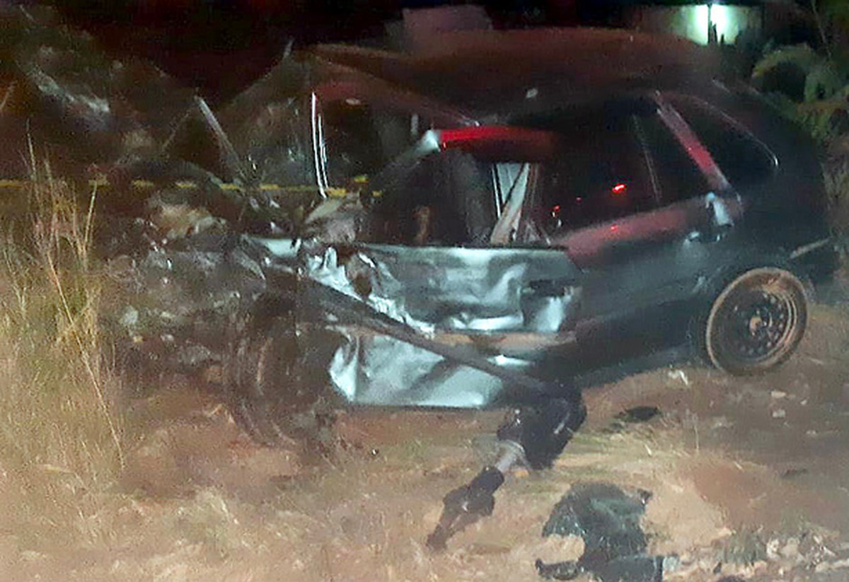 Colisão entre carros deixa um morto e feridos em Itamarati de Minas | Zona da Mata | G1